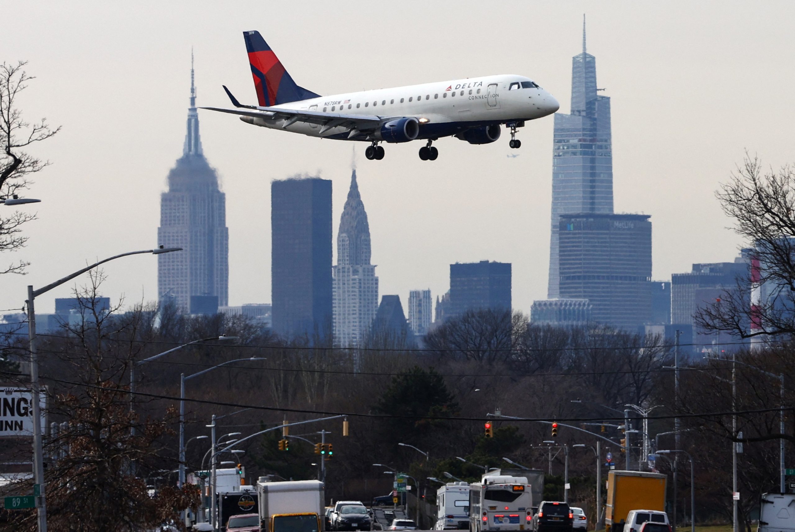 Airlines hope for return to normal Thursday after FAA outage snarls US ...