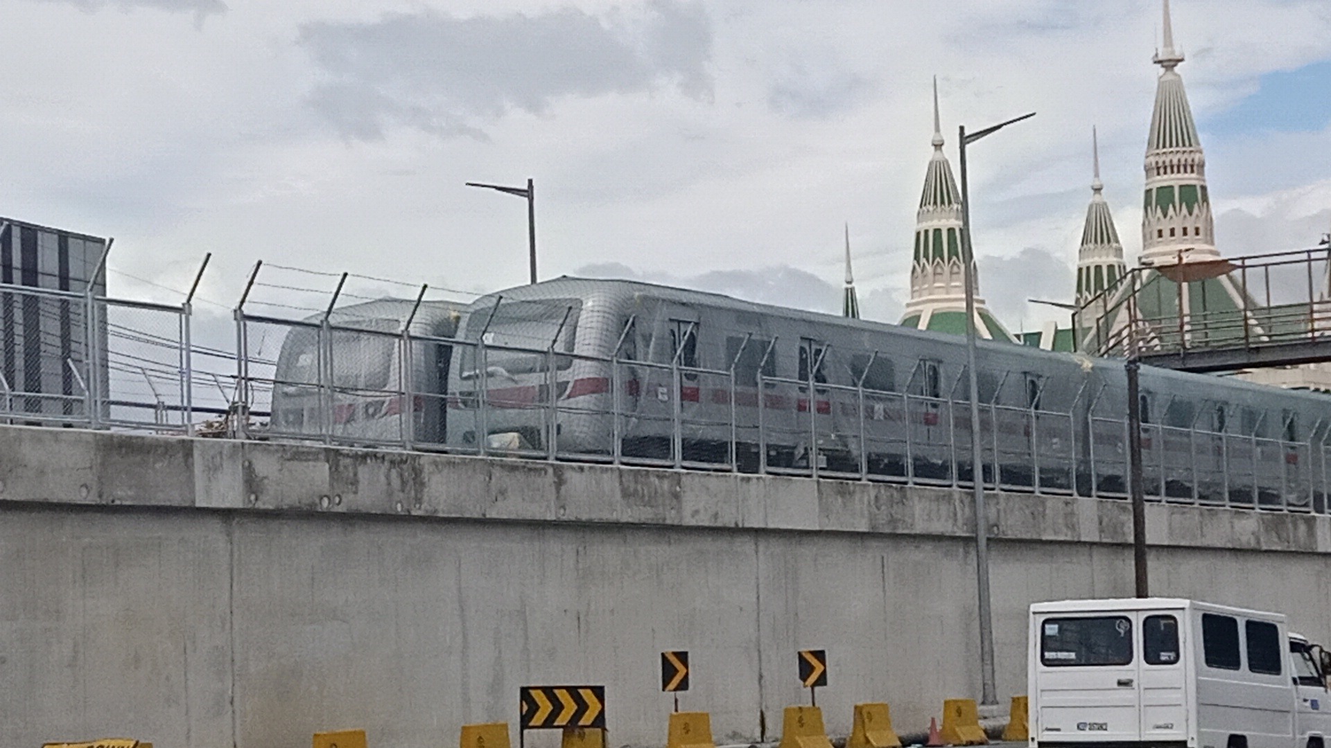 SMC's QC MRT-7 construction integrating walking and cycling lanes ...