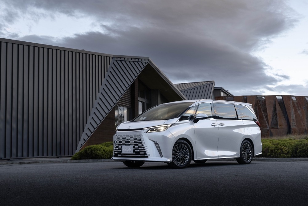 Why the Lexus LM stands for luxury MEGA-SIZED - Inquirer Mobility