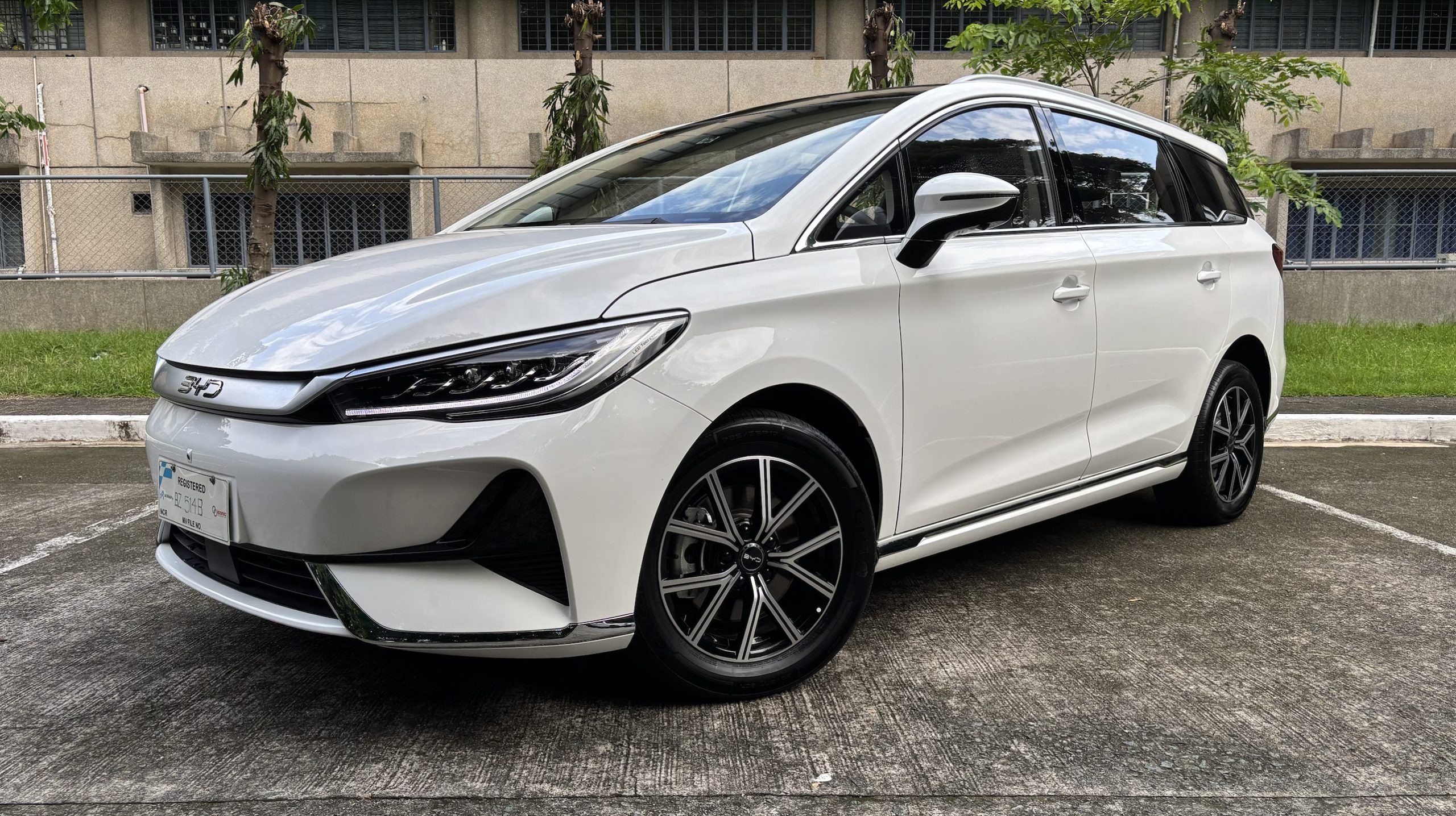 Is the 2025 BYD eMAX 7 Superior Captain the best EV for the Filipino ...